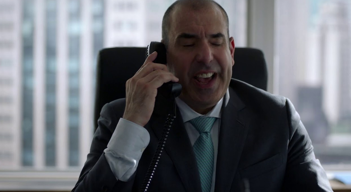 Louis Litt, il protagonista di Suits che non vedi arrivare